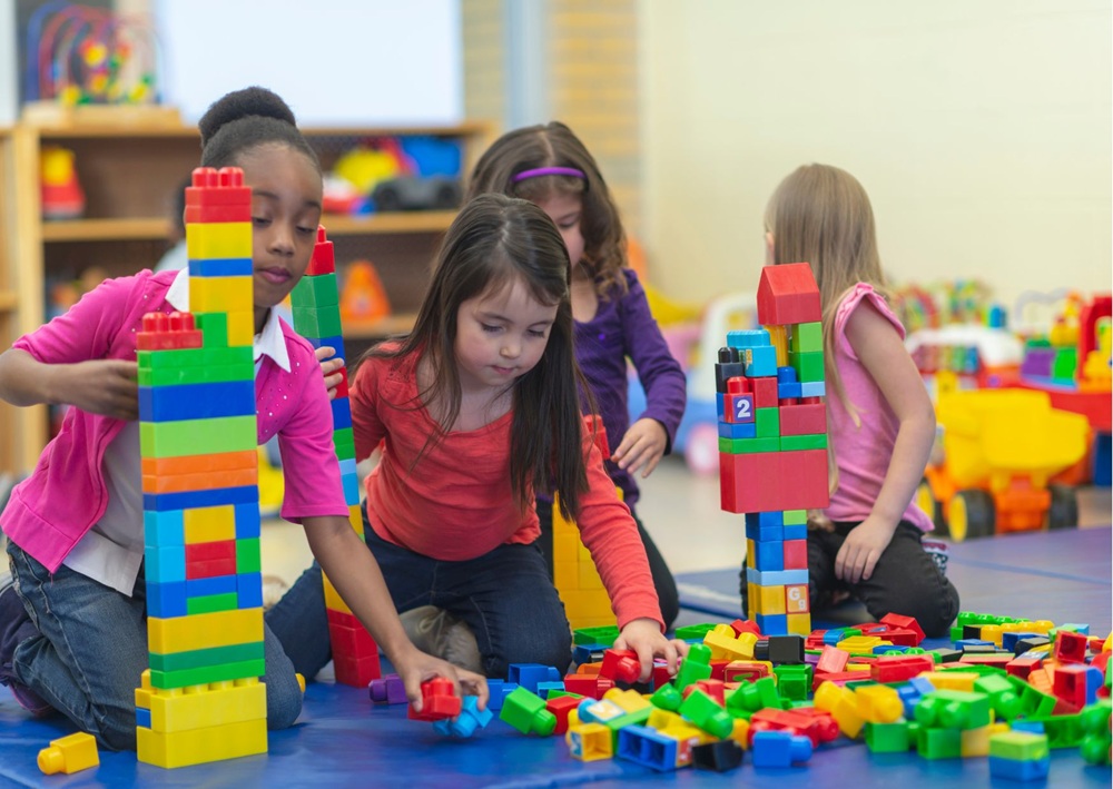 How to Keep Kids Entertained at a Wedding Reception | Activities For ...